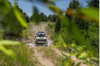 Riding silently in the US Army's Chevy Colorado ZH2 hydrogen fuel cell ...